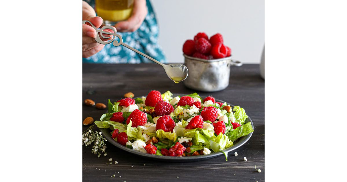 Salat mandlite ja marjadega | LIVIN