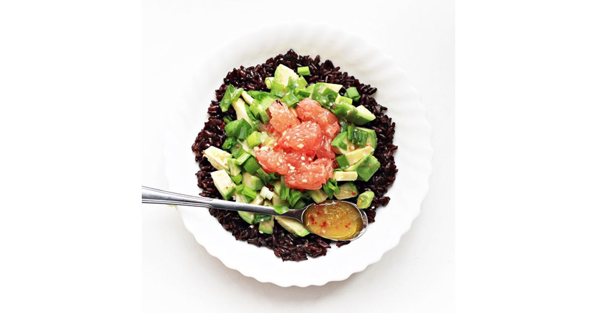 Musta riisi salat greibi ja avokaadoga | LIVIN